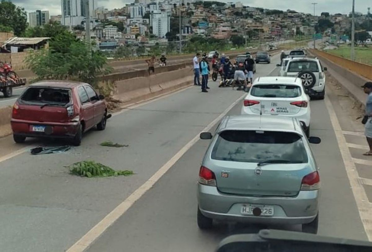 Morre motociclista envolvido em acidente que interditou o Anel Rodoviário de BH
